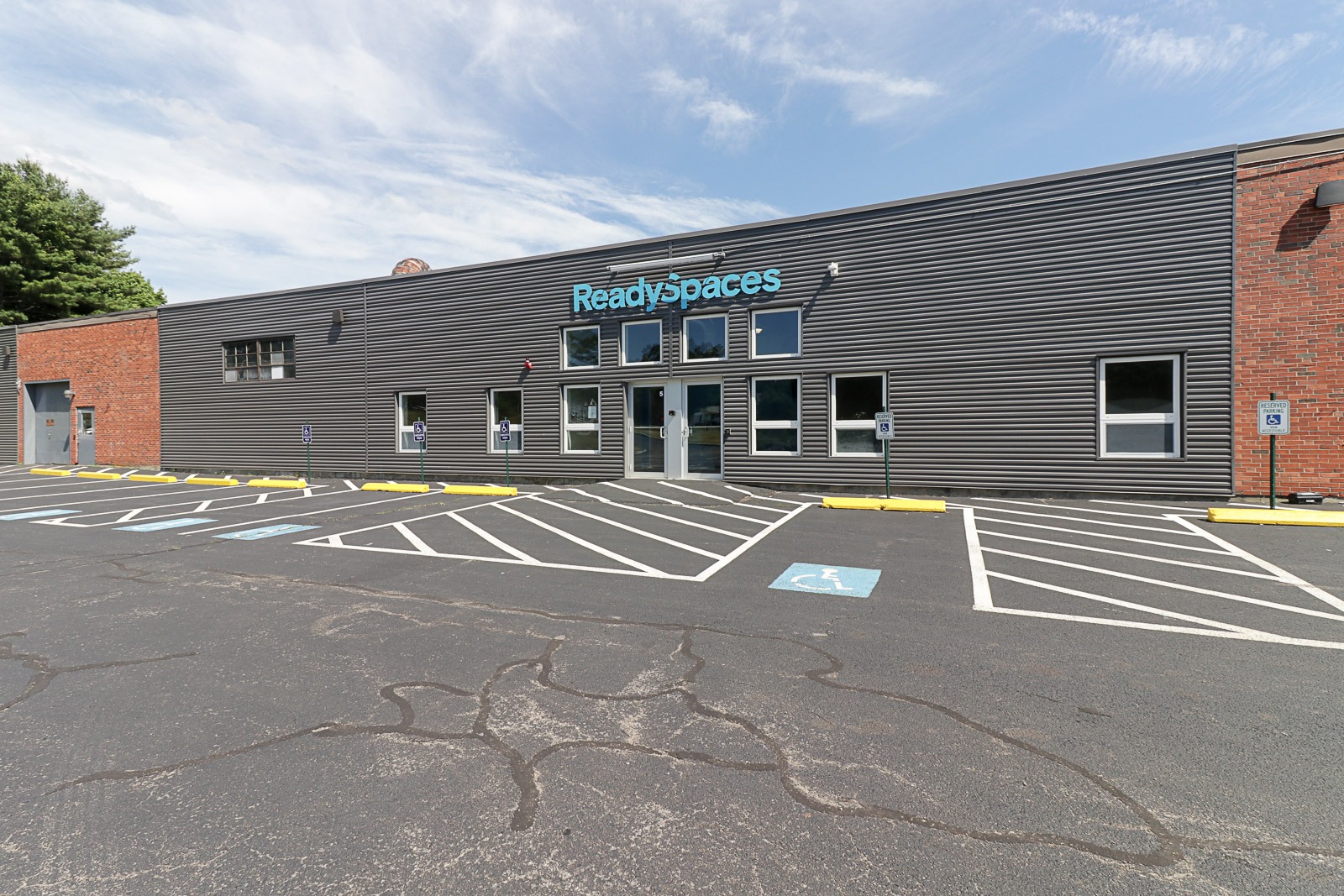 Braintree, MA Small Business Warehouse Space for Rent | ReadySpaces